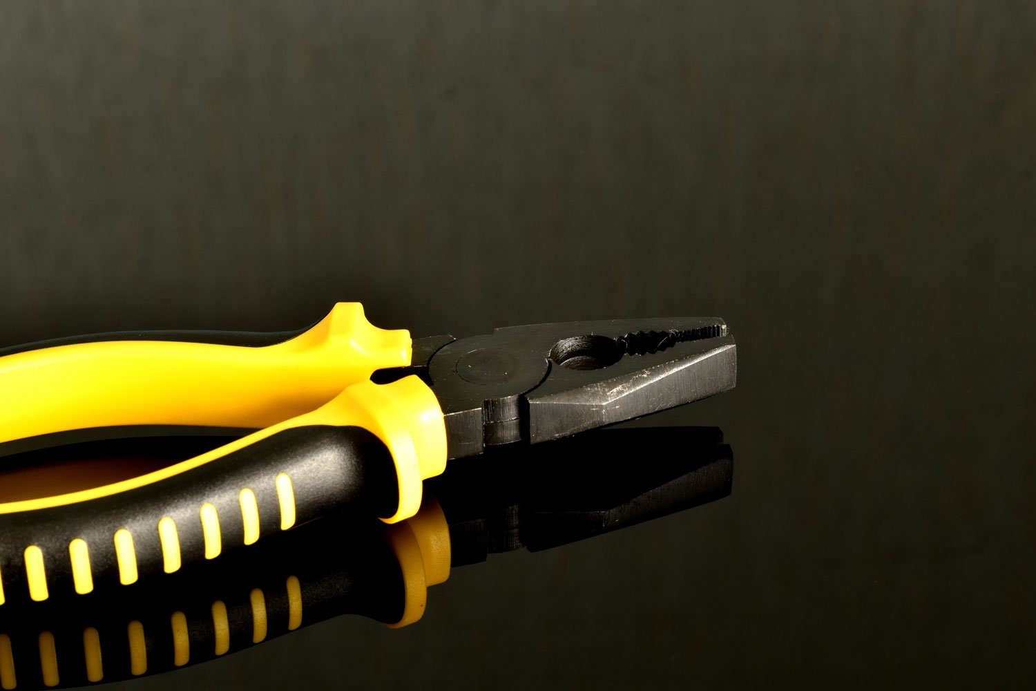 An Overview and Comparison of Multi-Material Injection Molding Services